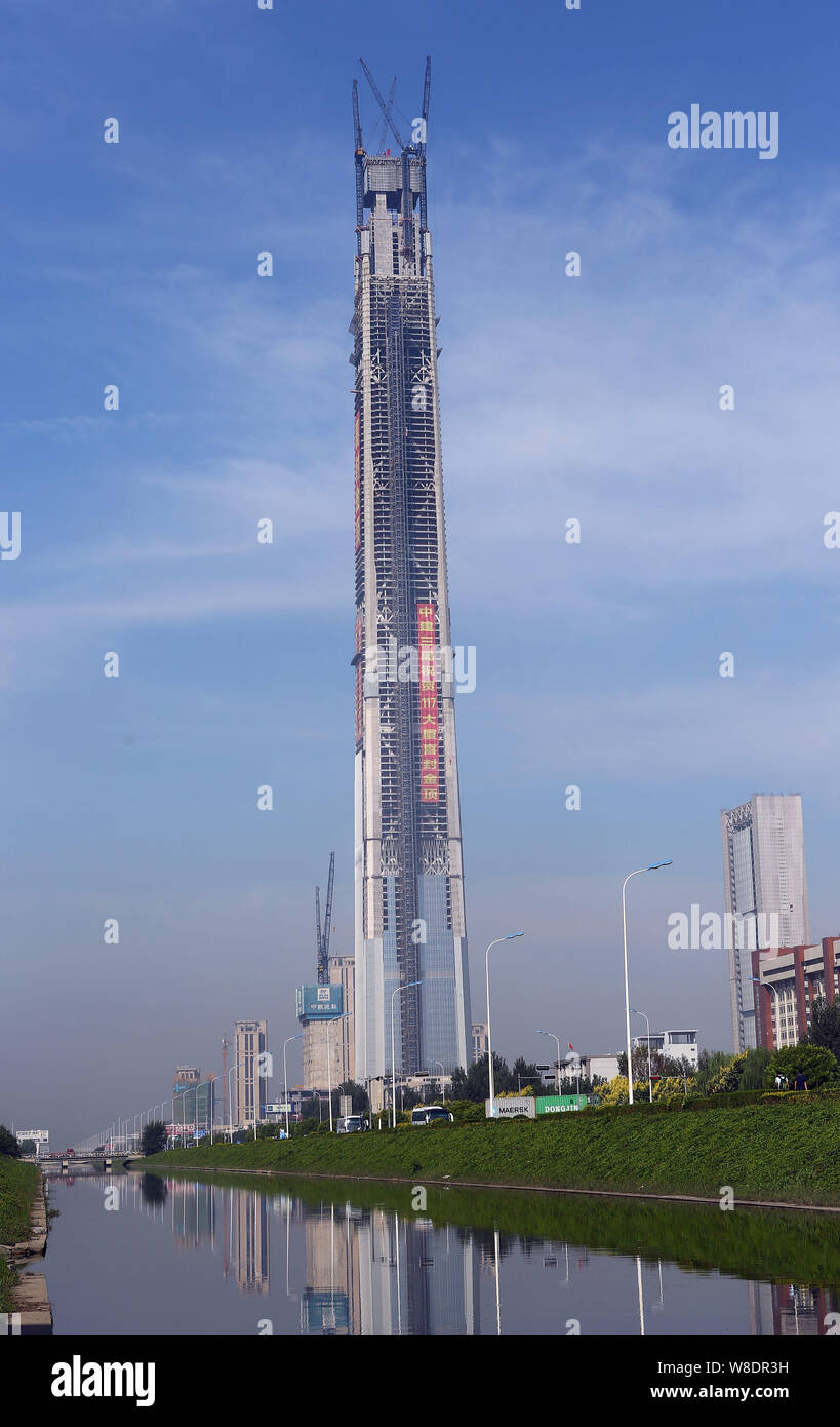 China 117 tower hi-res stock photography and images - Alamy