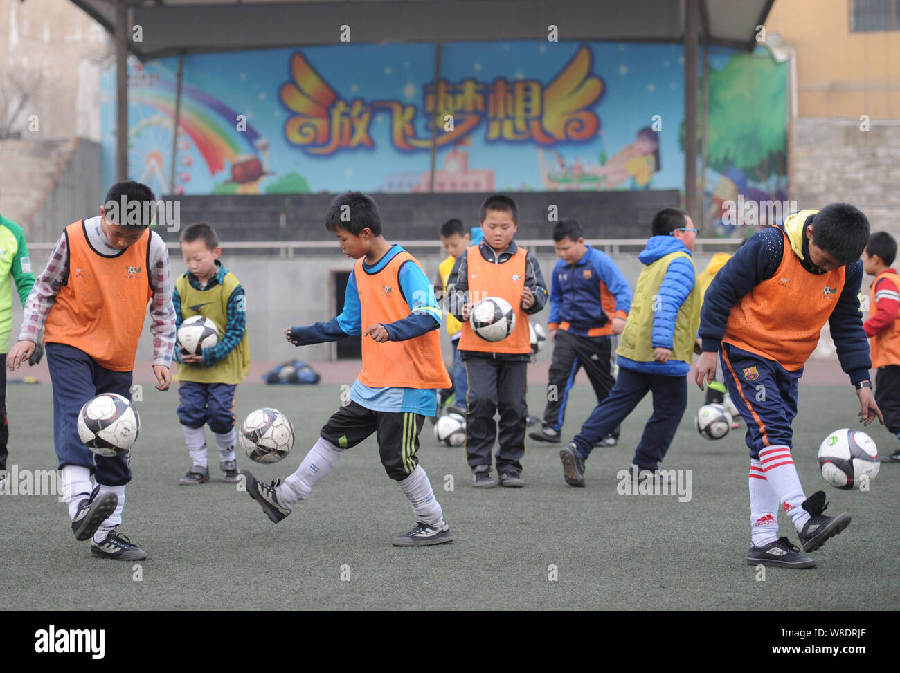 --FILE--Chinese students practise football skills during a training ...