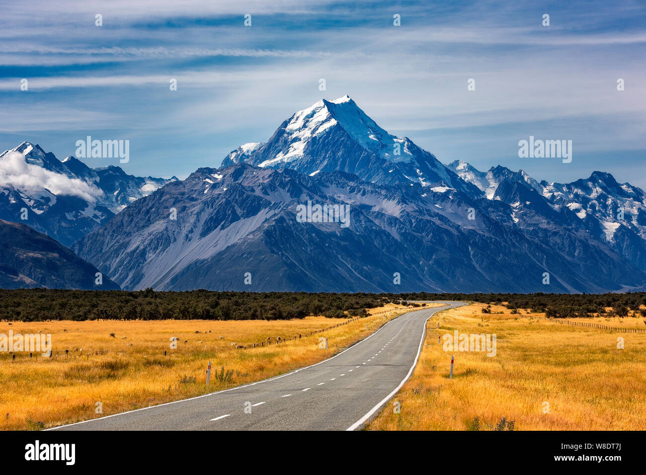 On the road to Mount Cook Village Stock Photo - Alamy
