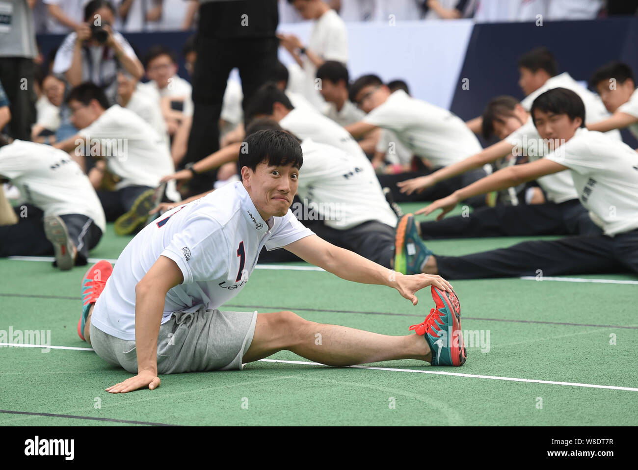 Chinese star hurdler liu xiang hi-res stock photography and images - Alamy