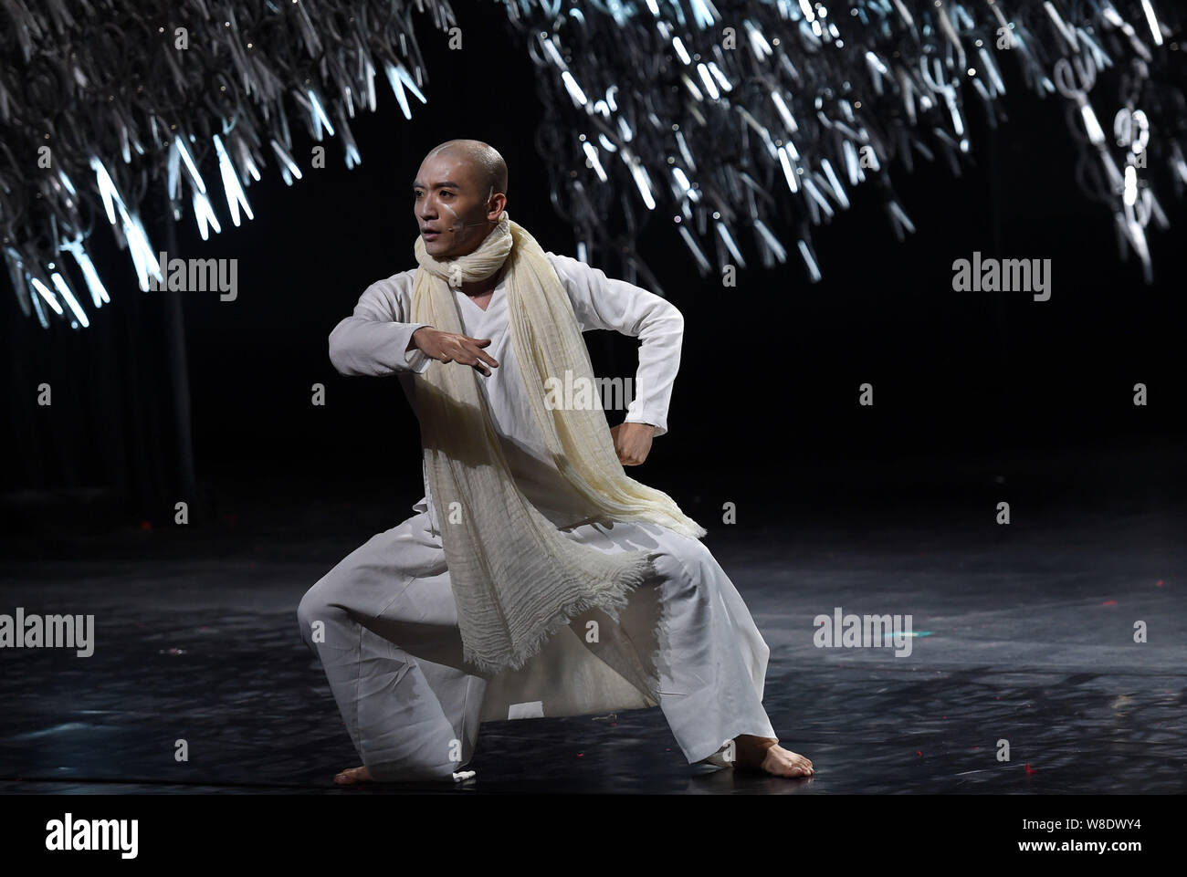 Dancing scissors hi-res stock photography and images - Alamy