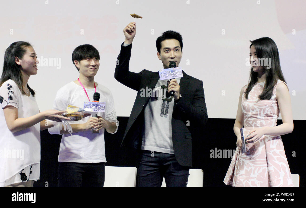 Chinese actress Liu Yifei, right, and her South Korean actor boyfriend ...