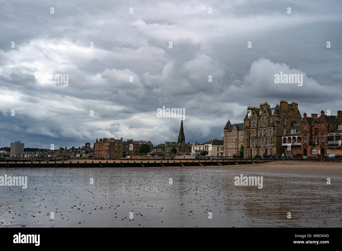 Portobello edinburgh houses hi-res stock photography and images - Alamy