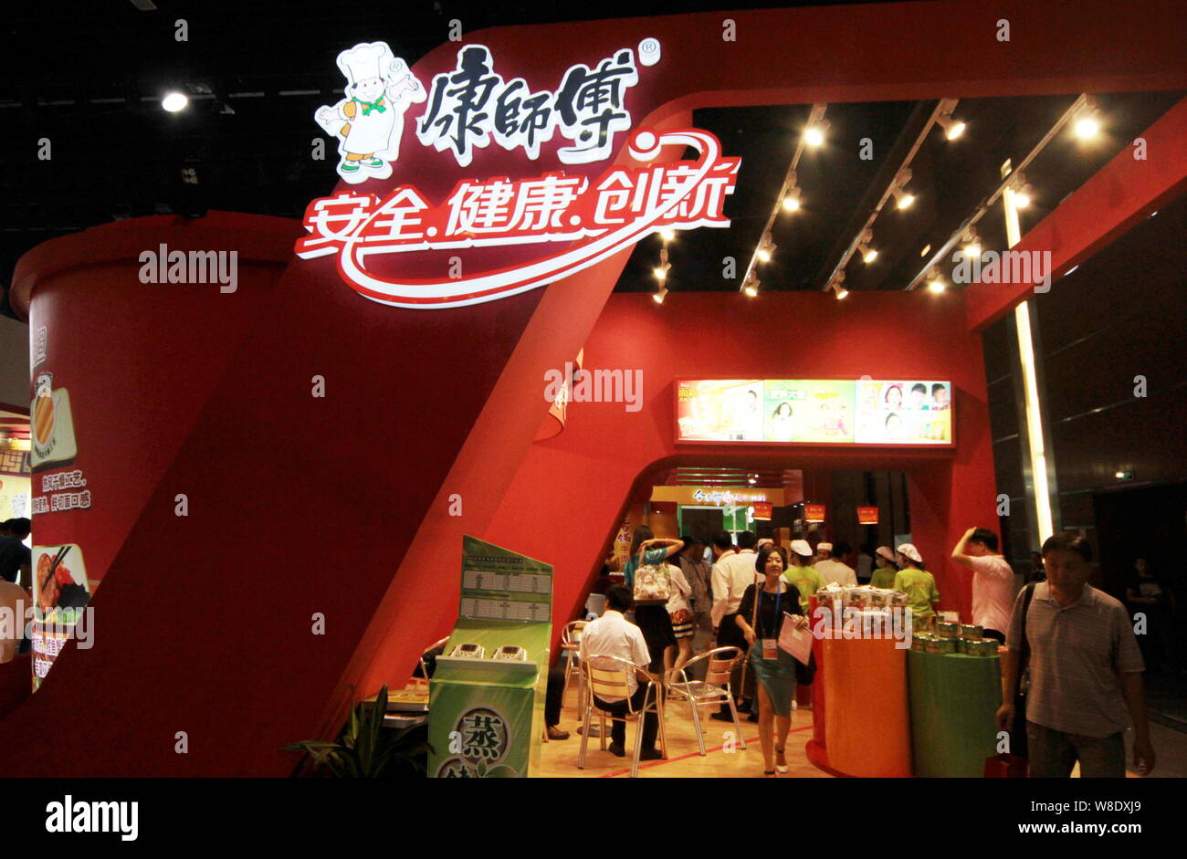 --FILE--People visit the stand of Master Kong of Tingyi (Cayman Islands ...