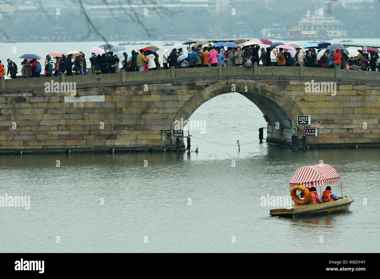 China Hangzhou West Lake Bai Causeway High Resolution Stock Photography ...