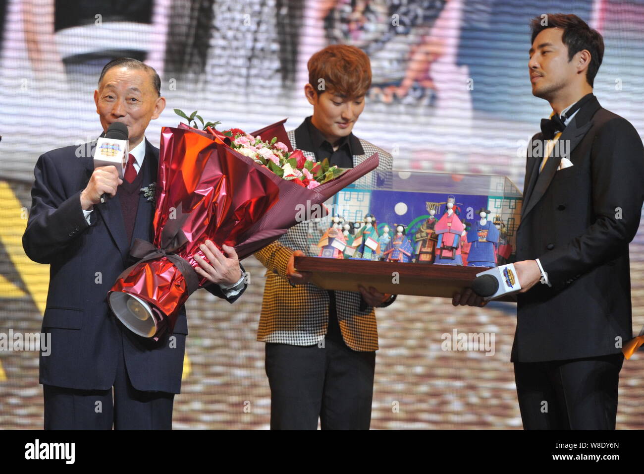 Chinese Peking Opera master Mei Baojiu, left, speaks as South Korean ...