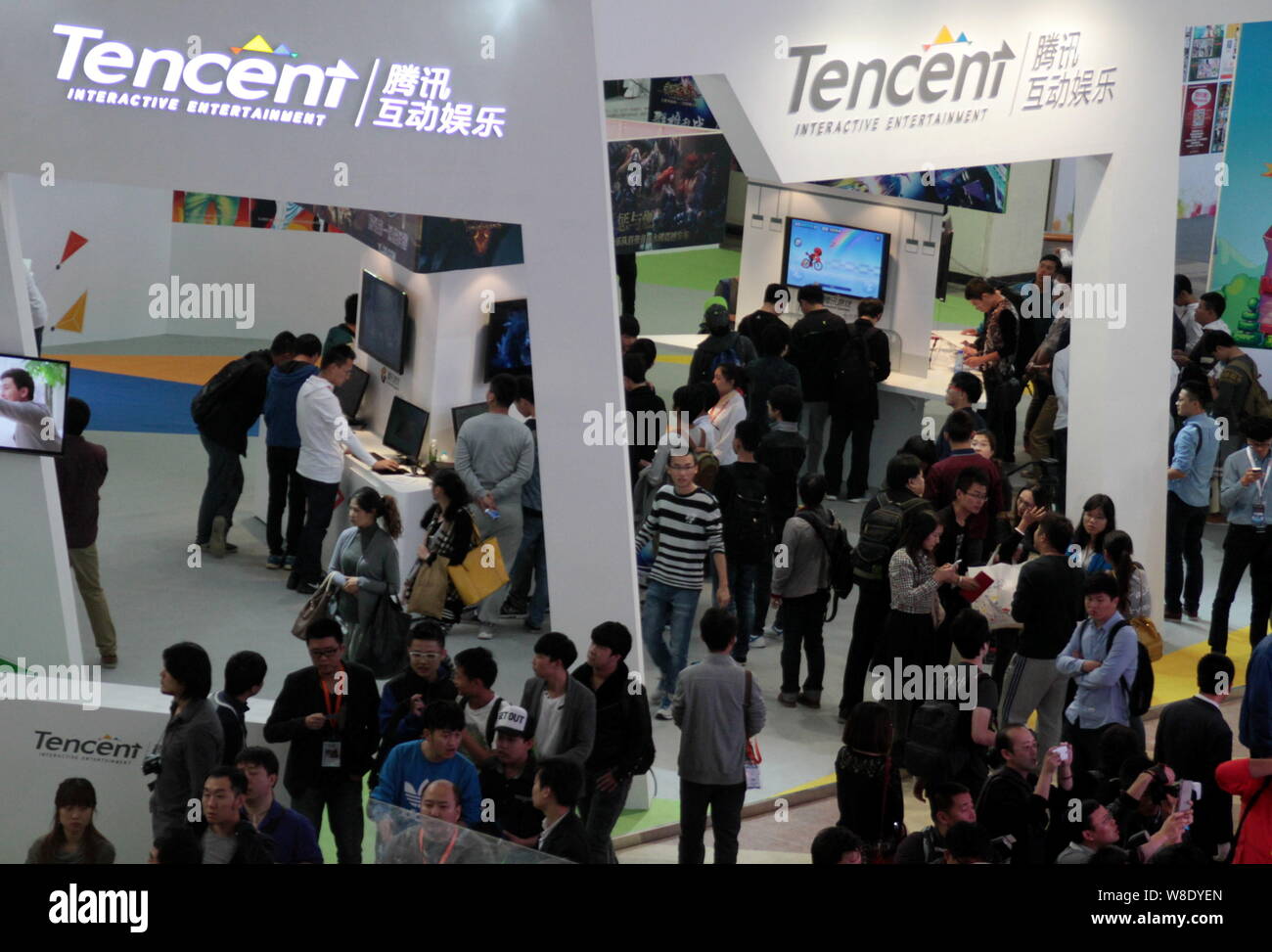 --FILE--Visitors crowd the stand of Tencent Interactive Entertainment ...