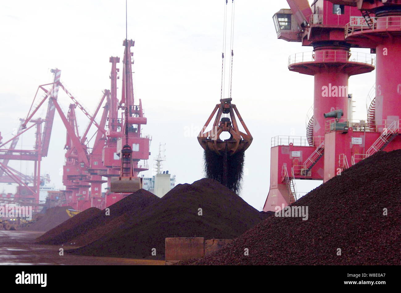 Ore buckets hi-res stock photography and images - Alamy