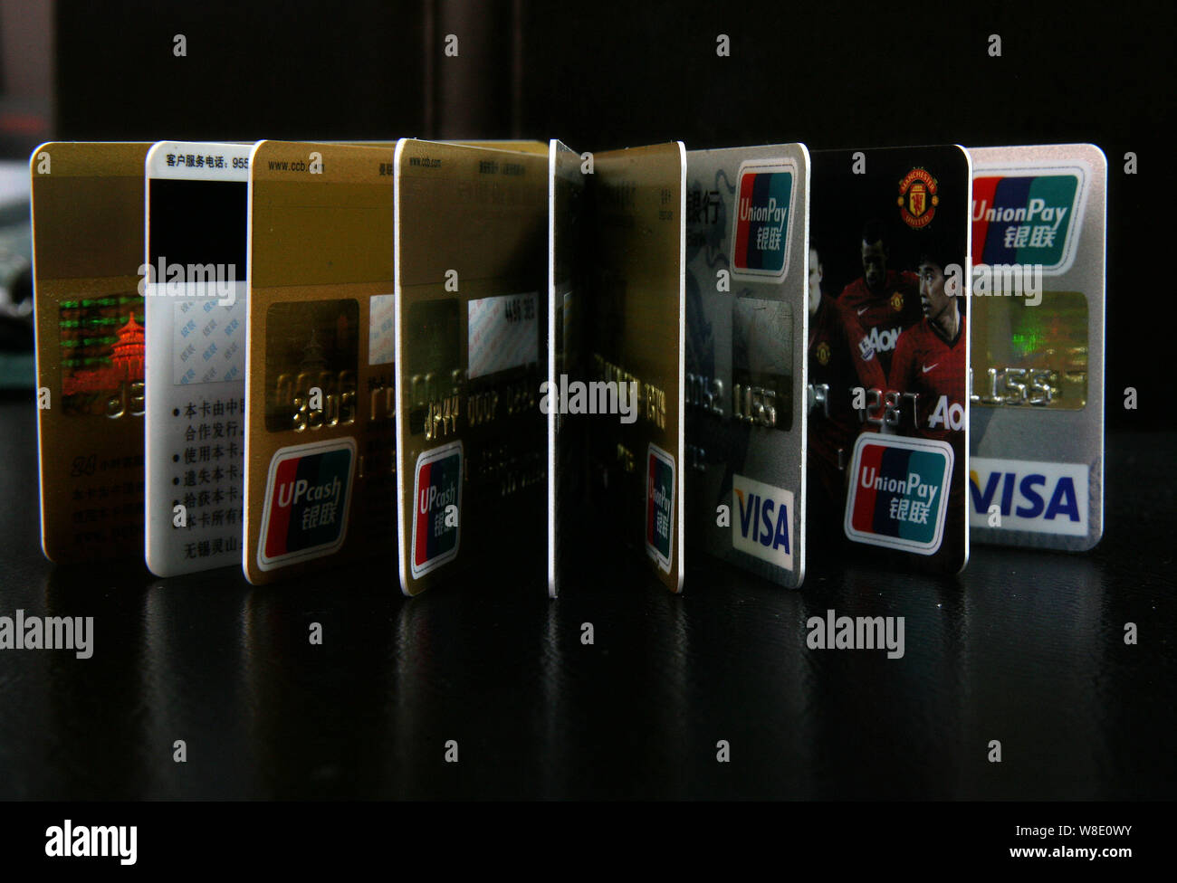 --FILE--Debit and credit cards issued by Chinese banks supported by ...