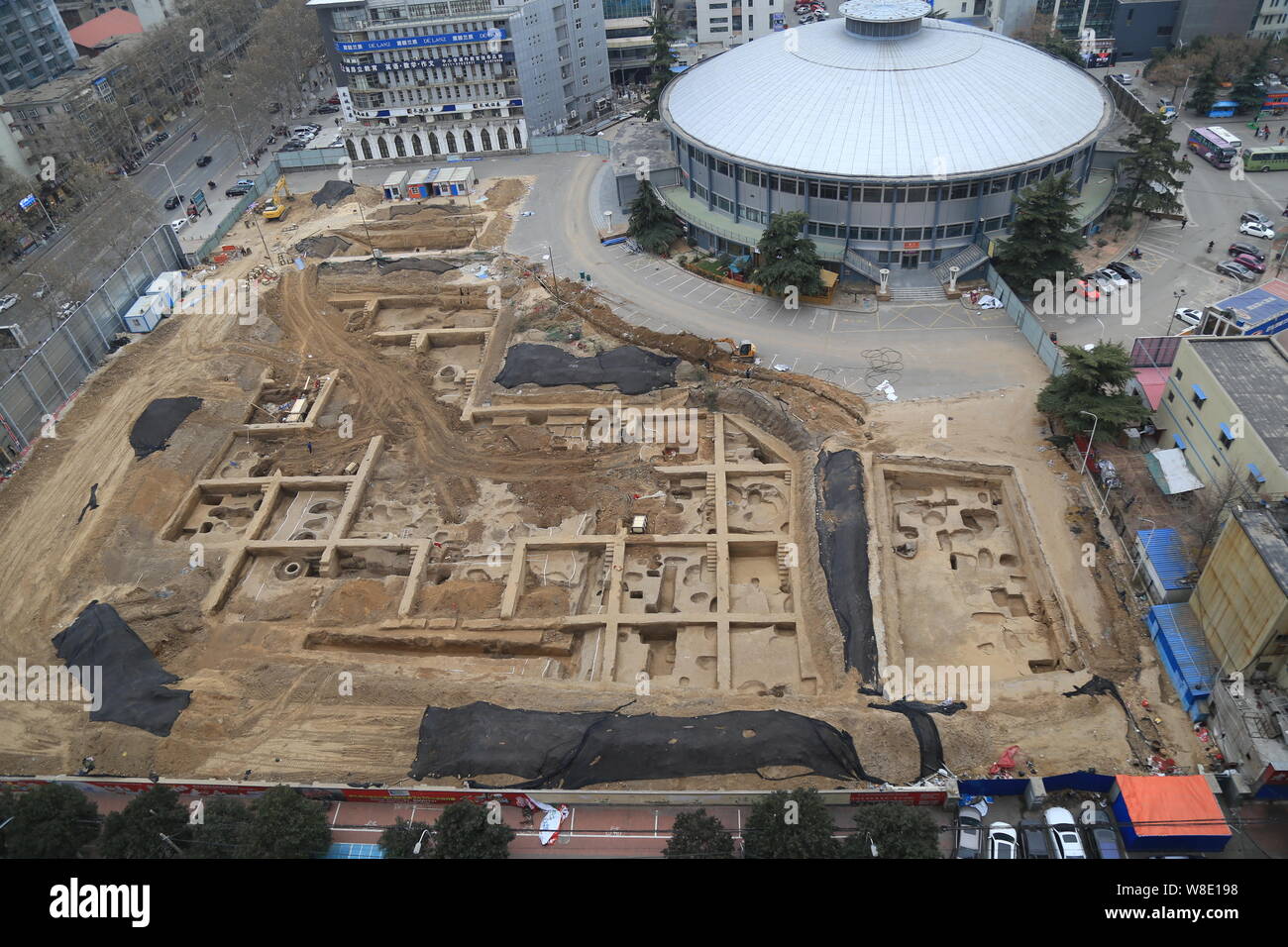 Zhengzhou shang city hi-res stock photography and images - Alamy