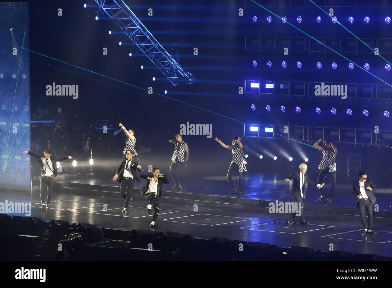 Members of South Korean boy group Bigbang or Big Bang perform at their ...