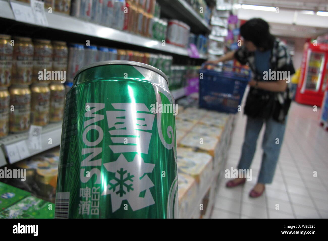 Tsingtao beer can hi-res stock photography and images - Alamy