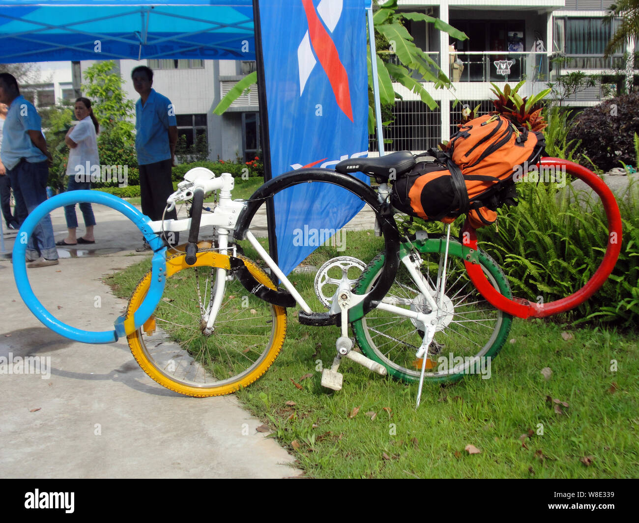 Five olympic rings hi-res stock photography and images - Alamy
