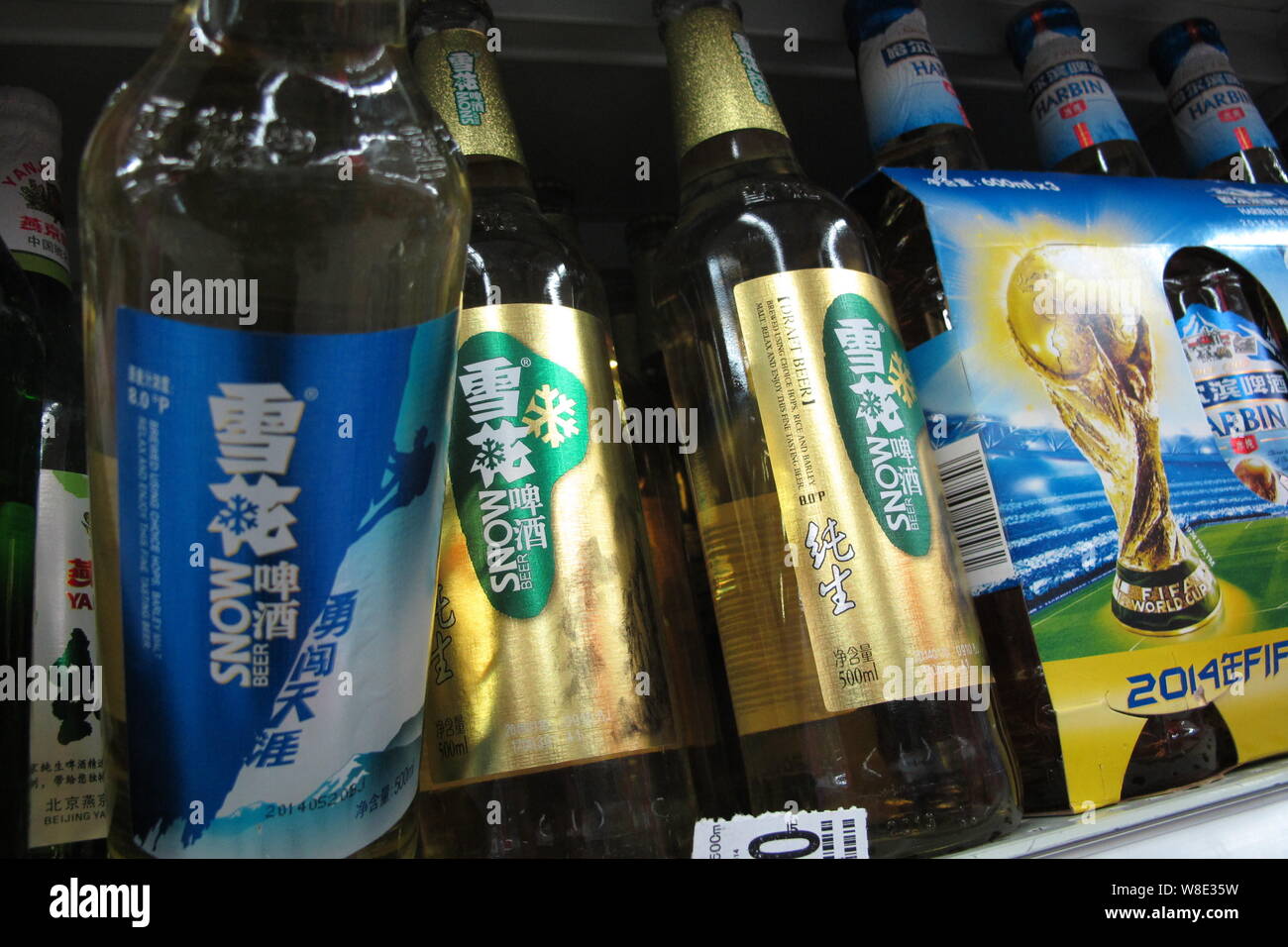 --FILE--A customer buys a bottle of Snow beer of China Resources Snow ...