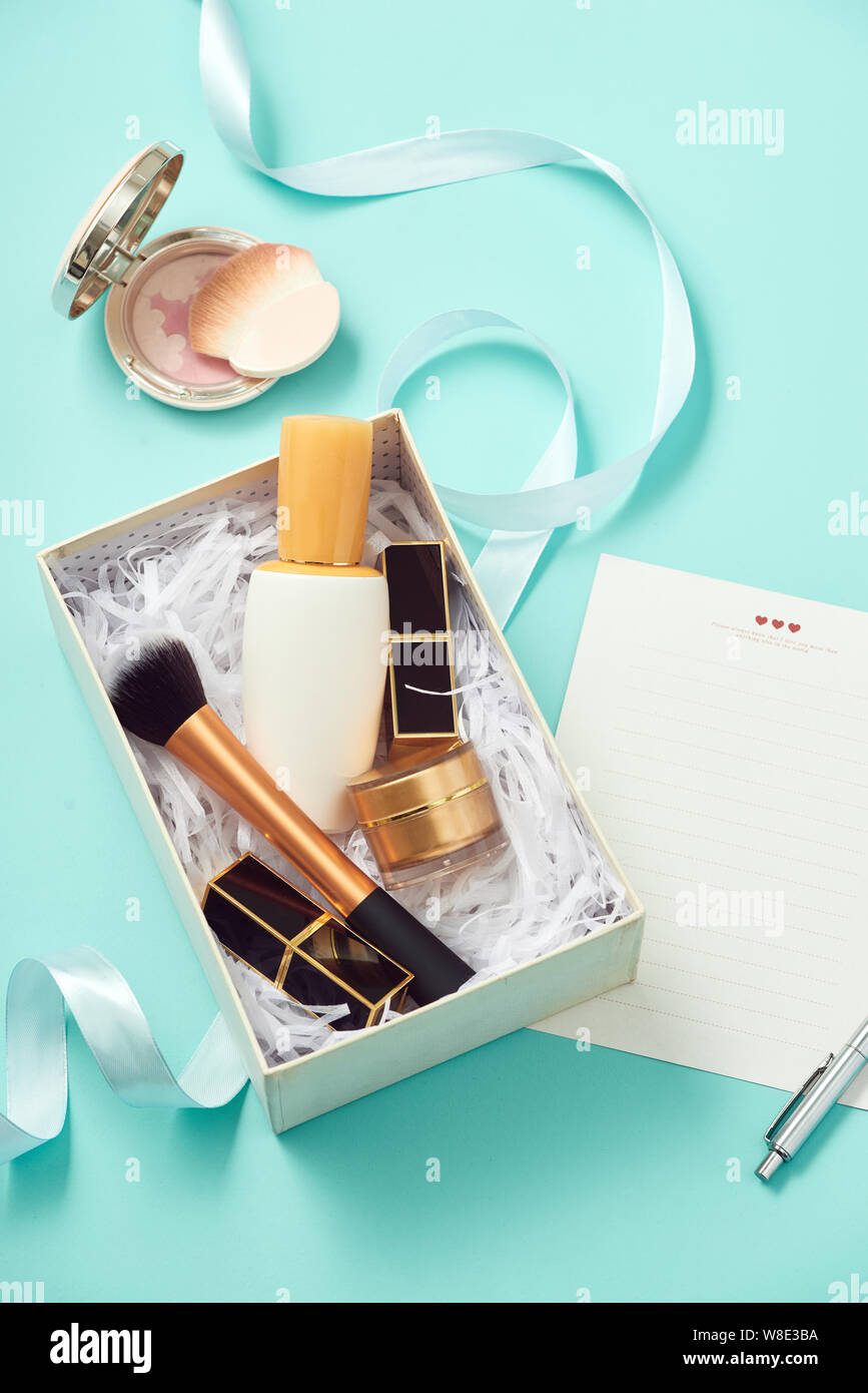 Make ups and cosmetics set gift Stock Photo - Alamy