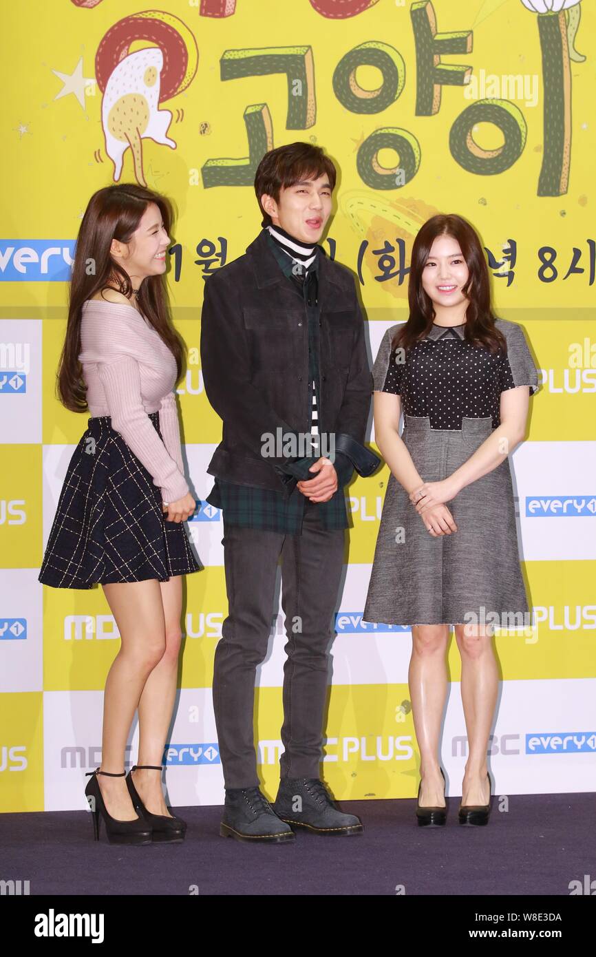 (From left) Actress Kim Yong-sun (Solar) of South Korean girl group ...