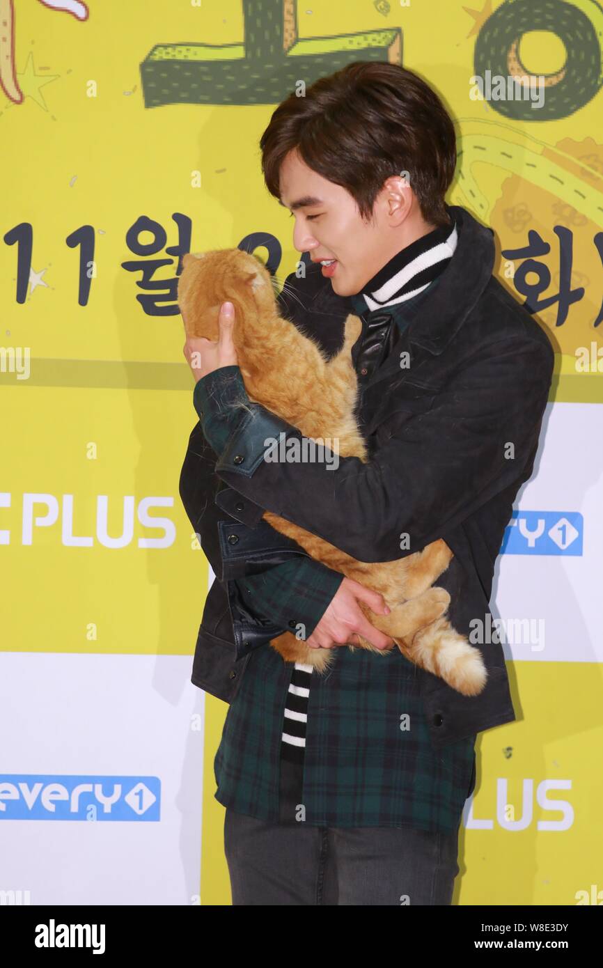 South Korean actor Yoo Seung-ho poses with a cat at a press conference ...