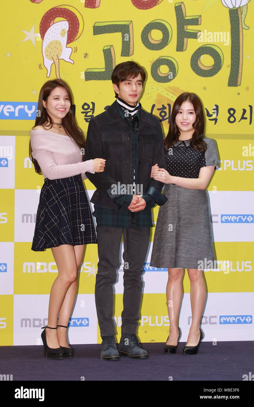 From Left Actress Kim Yong Sun Solar Of South Korean Girl Group Mamamoo Actor Yoo Seung Ho