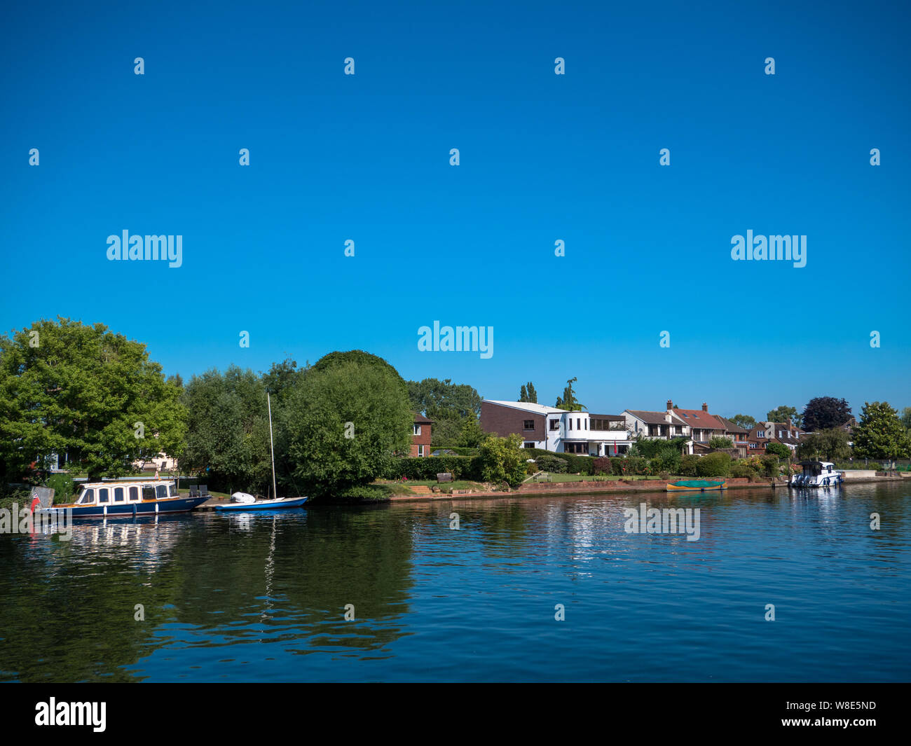 Staines upon thames landscape hi-res stock photography and images - Alamy