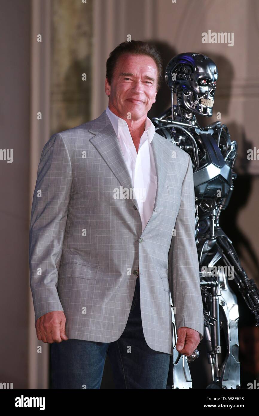 Arnold Schwarzenegger Pose
