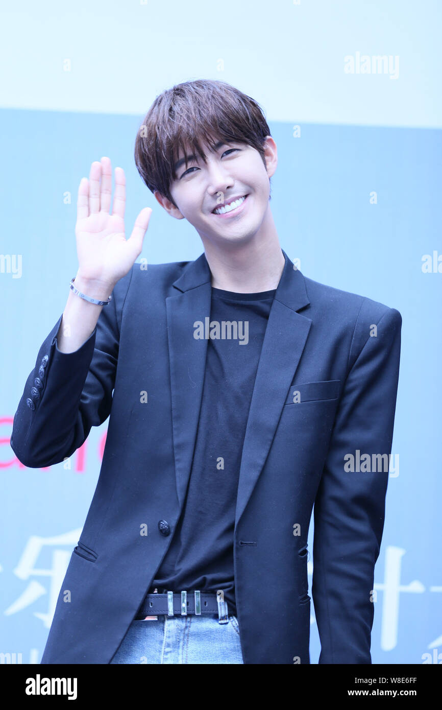 Hwang so hee hi-res stock photography and images - Alamy