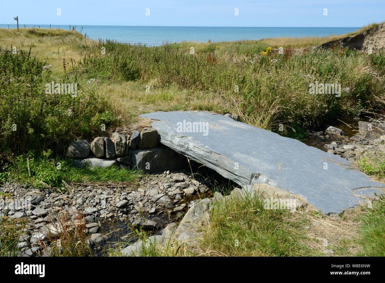 Slate slab bridge hi-res stock photography and images - Alamy