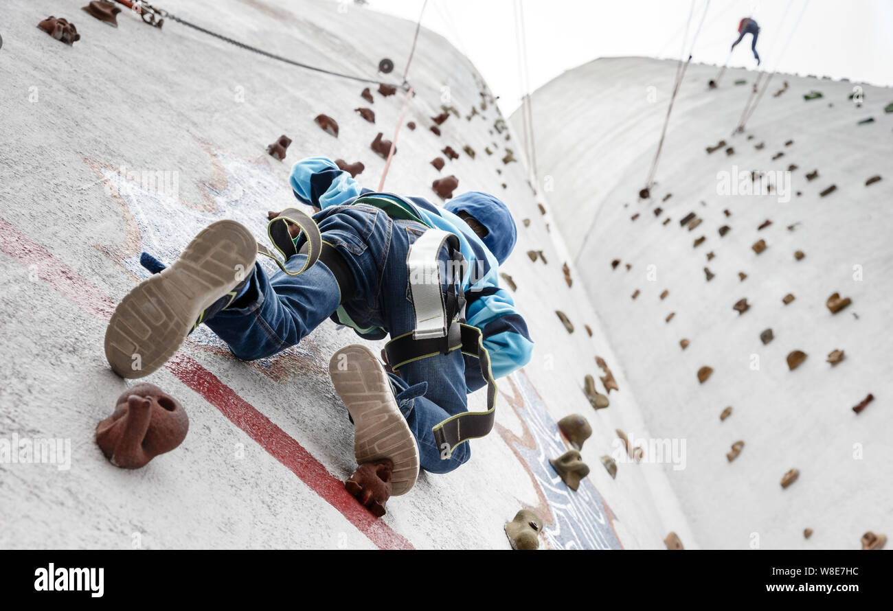 Burg, Germany. 27th June, 2019. A boy climbs the outside wall of a ...