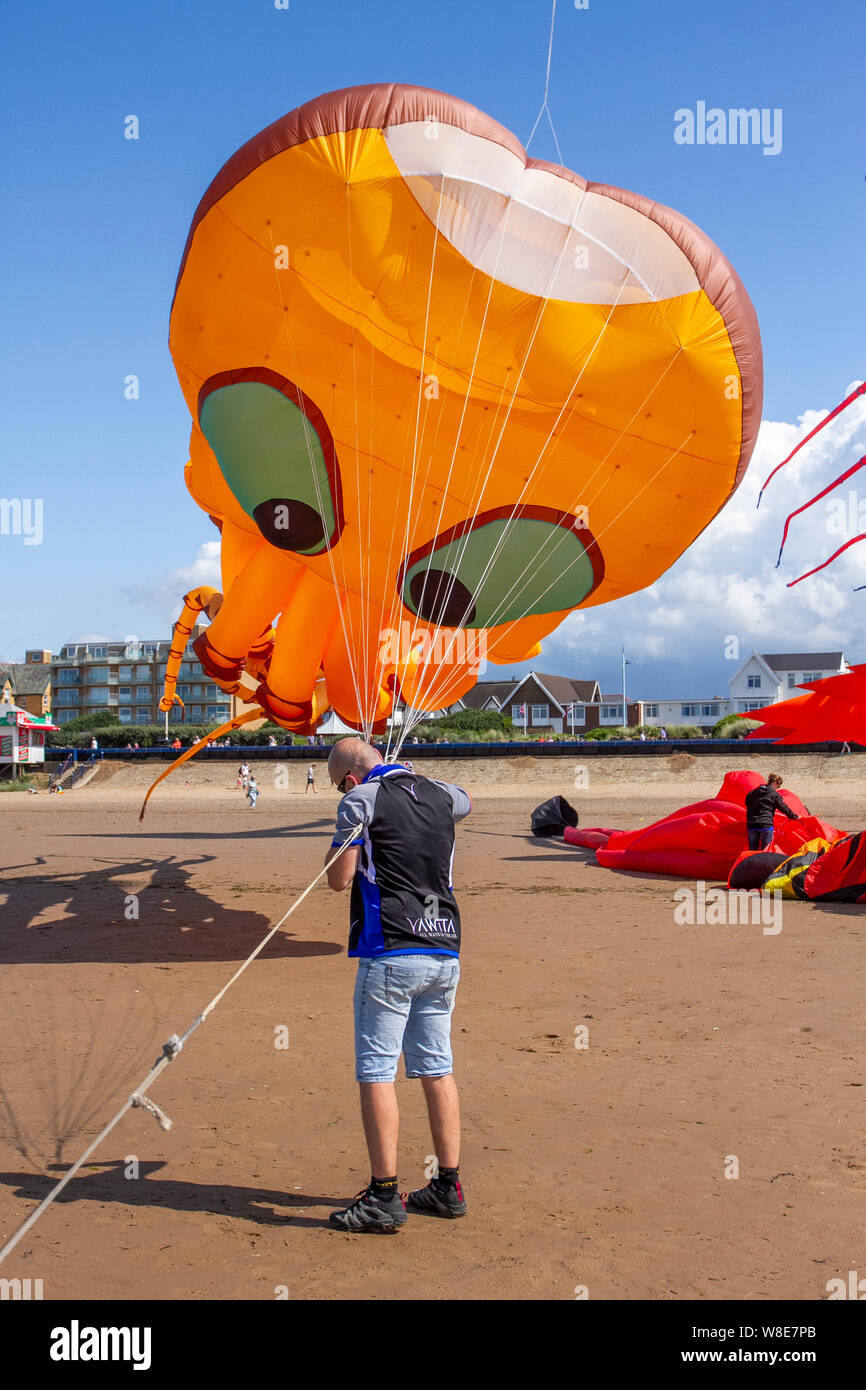 Alien kite hi-res stock photography and images - Alamy