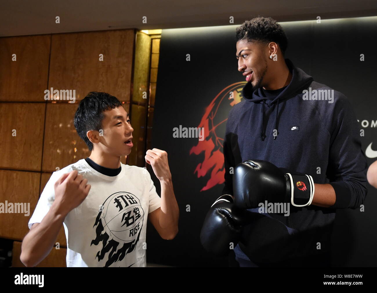 Anthony davis boxing hi-res stock photography and images - Alamy