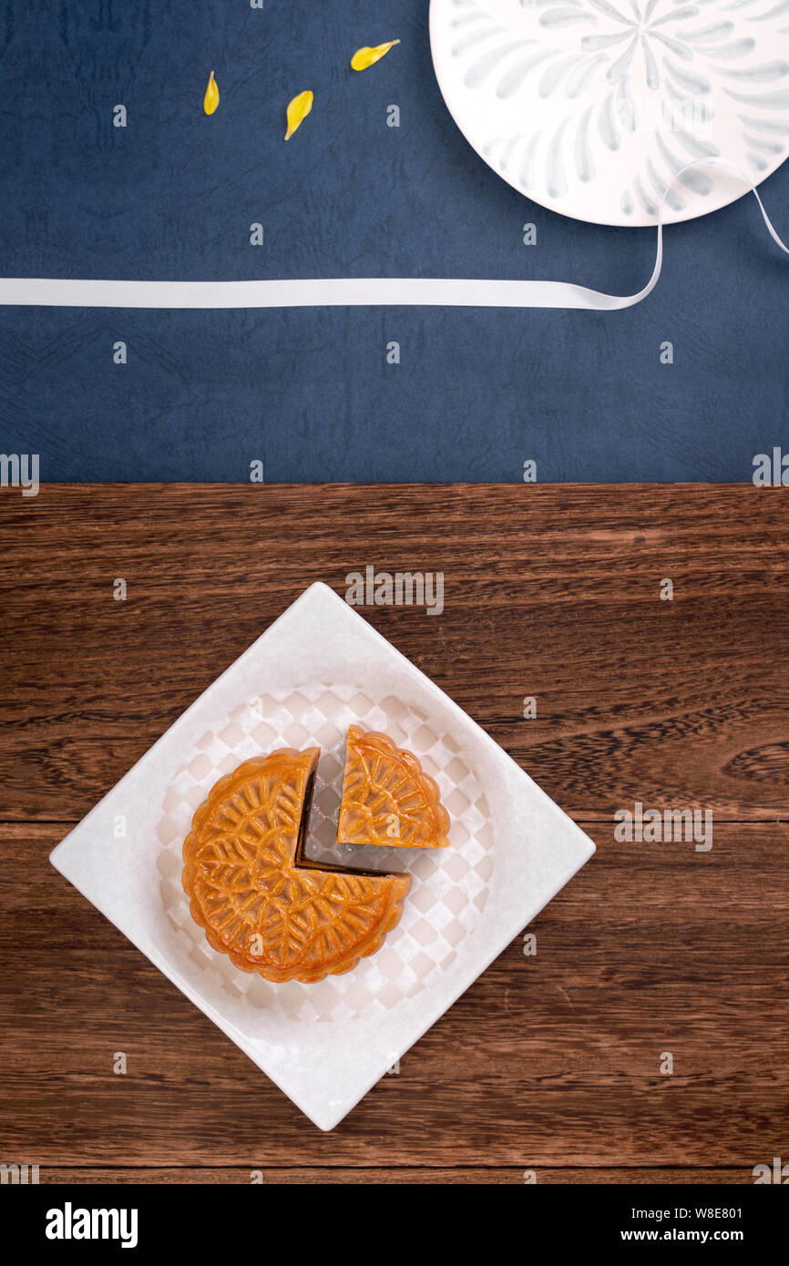 Creative Moon cake Mooncake design inspiration, enjoy the moon in Mid ...