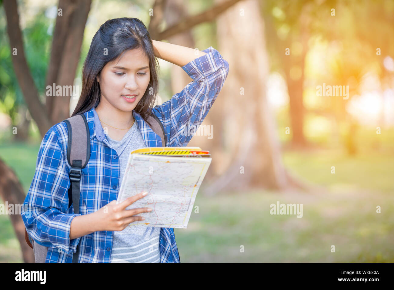 Reading a road map hi-res stock photography and images - Alamy