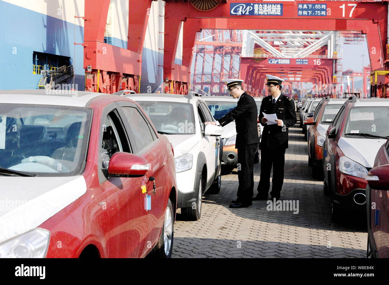 Chinese car export hi-res stock photography and images - Alamy