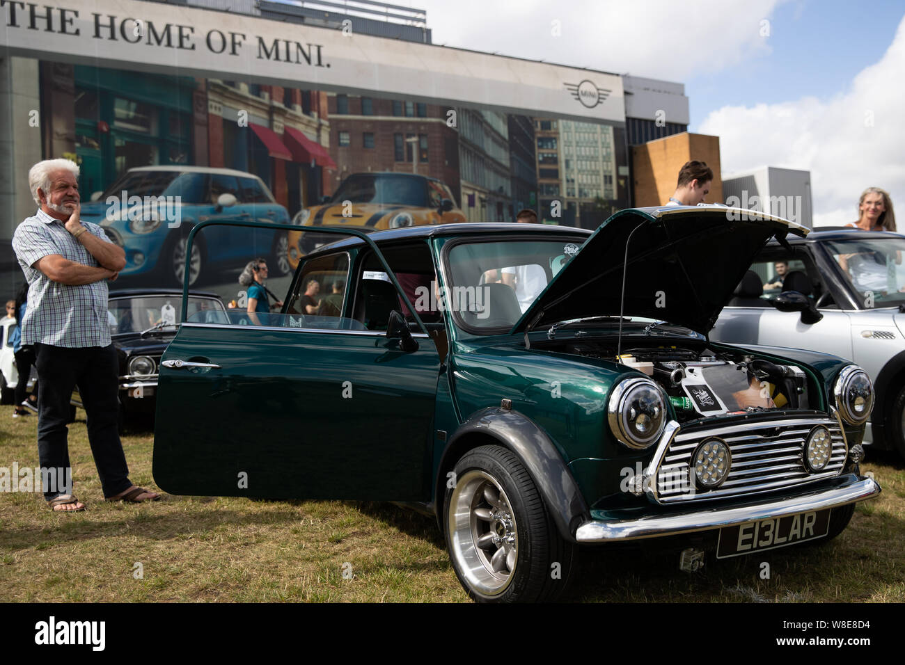 Mini plant oxford celebrate 60th anniversary mini cooper hi-res stock ...
