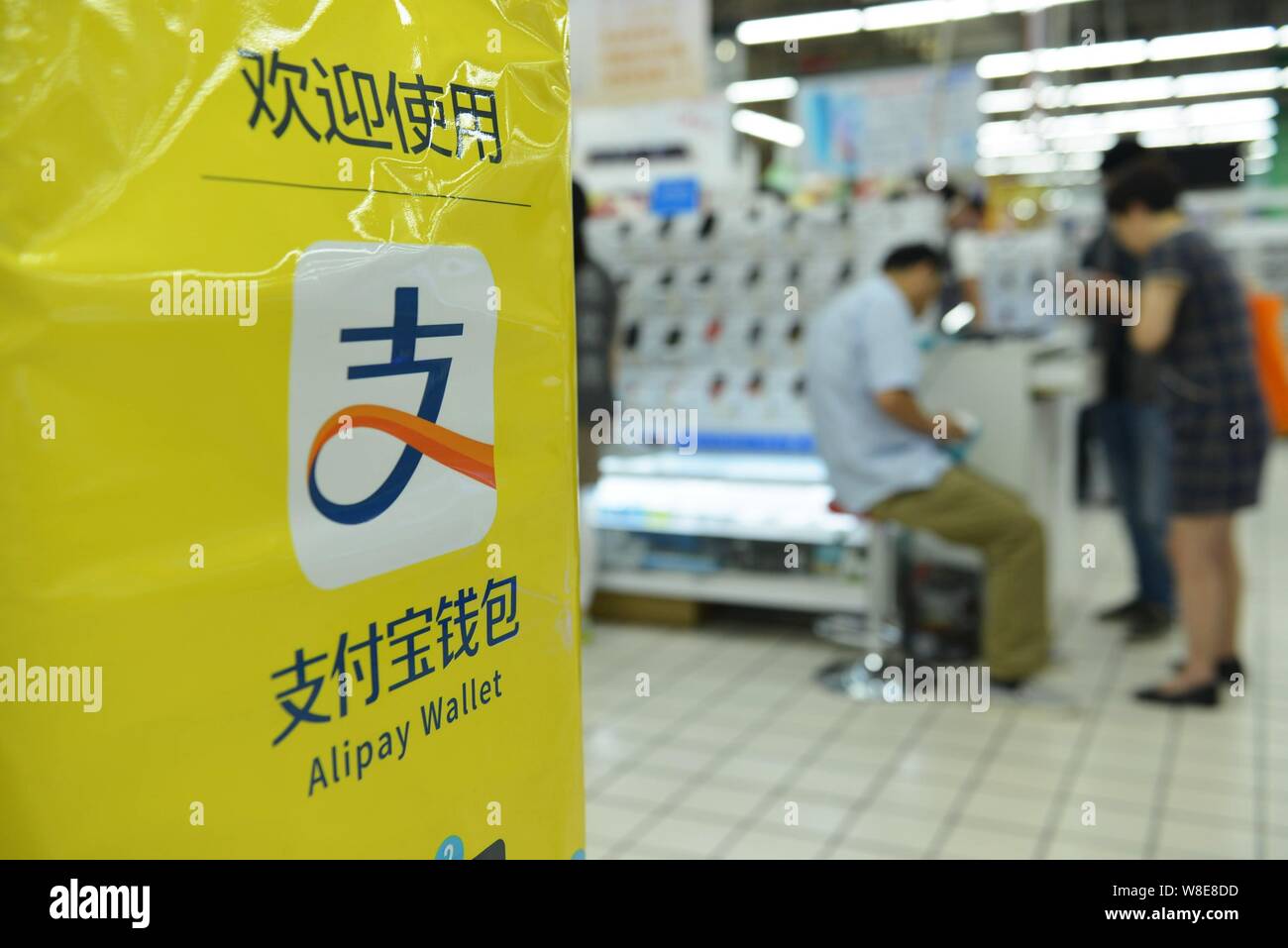 --FILE--An advertisement for Alipay Wallet mobile payment services of ...