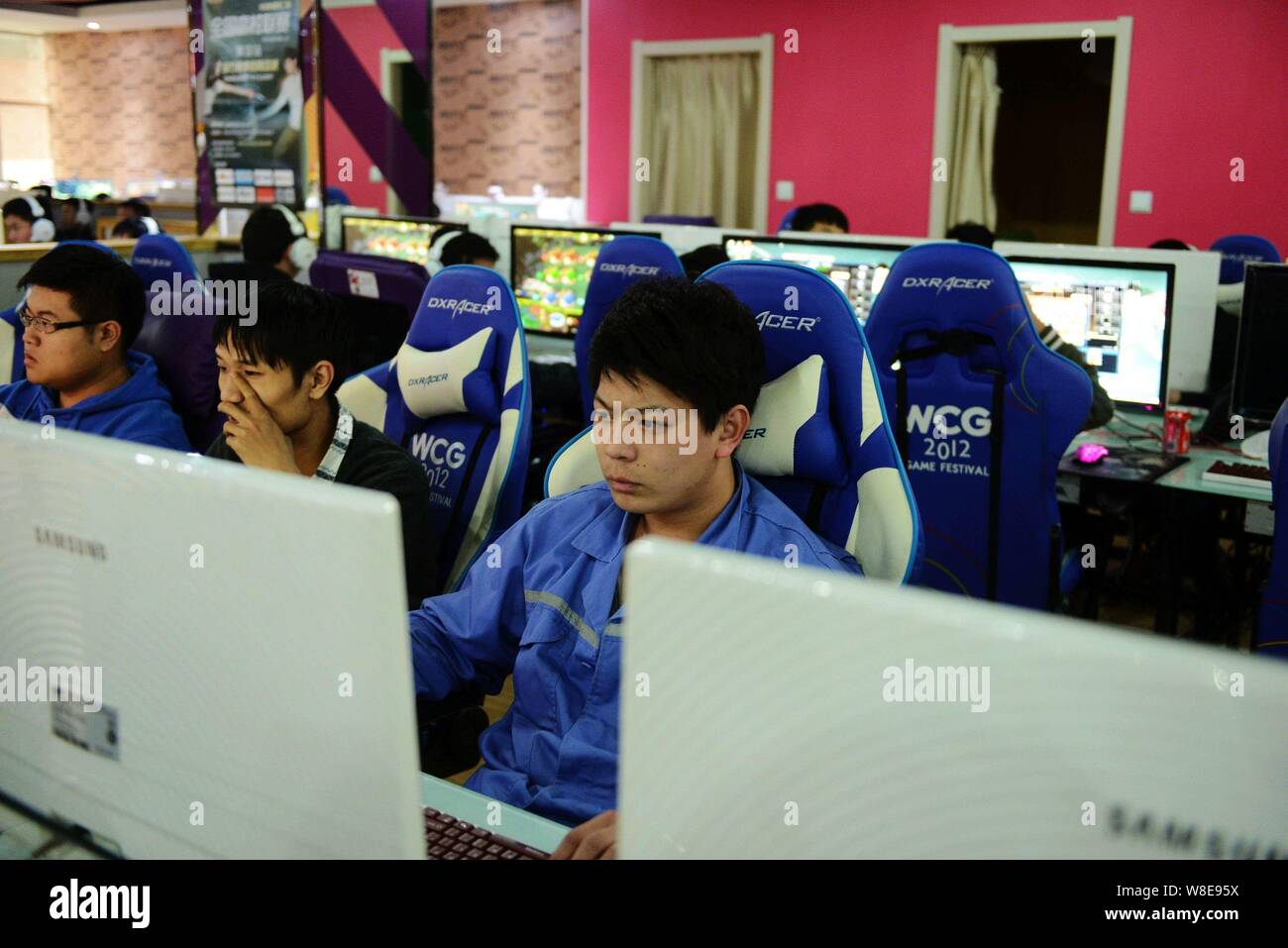 --FILE--Young Chinese netizens play online games at an Internet cafe in ...