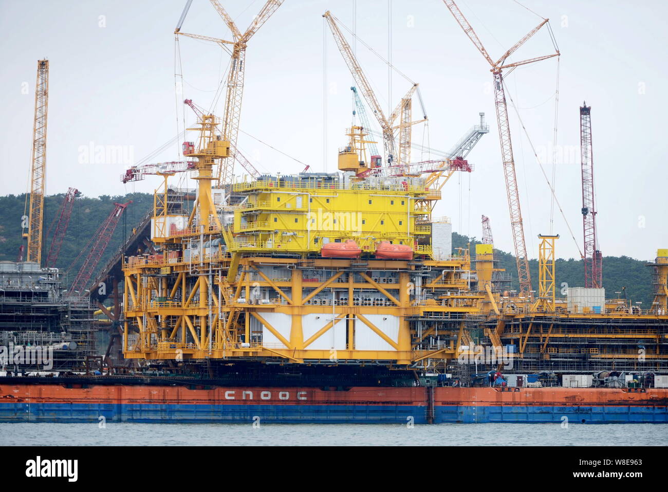 --FILE--An offshore oil rig is being built at a shipyard of CNOOC ...