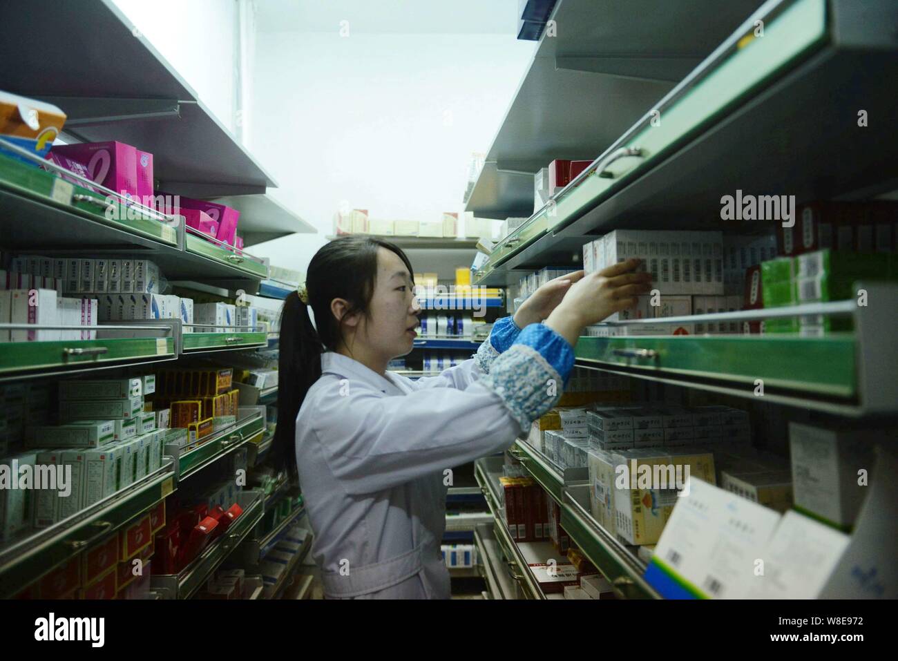 Hospital dispensary hi-res stock photography and images - Alamy