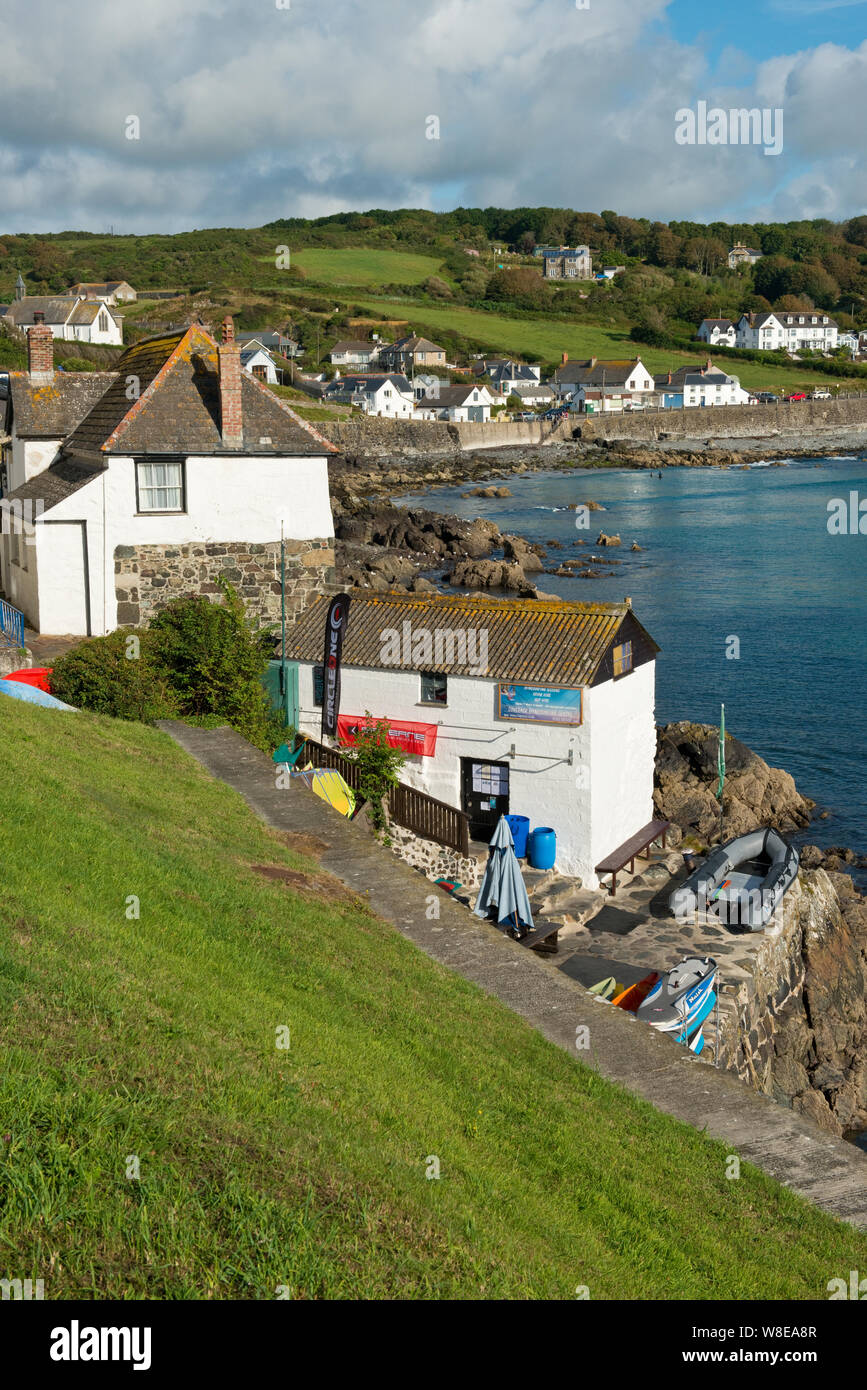 Cottages overlooking Coverack Harbour. Coverack, Cornwall, England ...