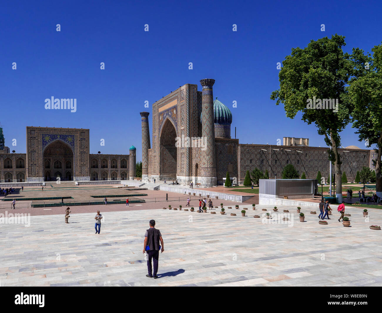 Tilla Kori and Sherdor Madrasa at Registan Square, Samarkand ...