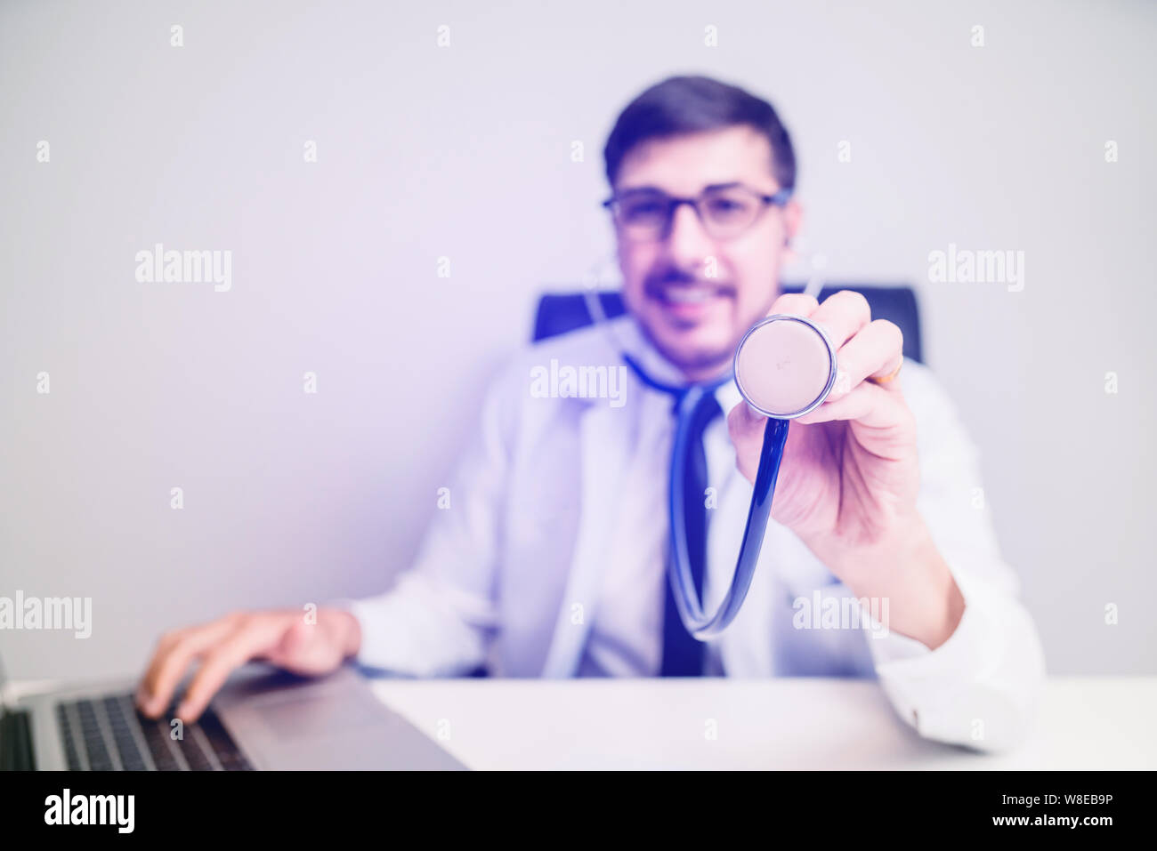 Doctor using stethoscope hi-res stock photography and images - Alamy