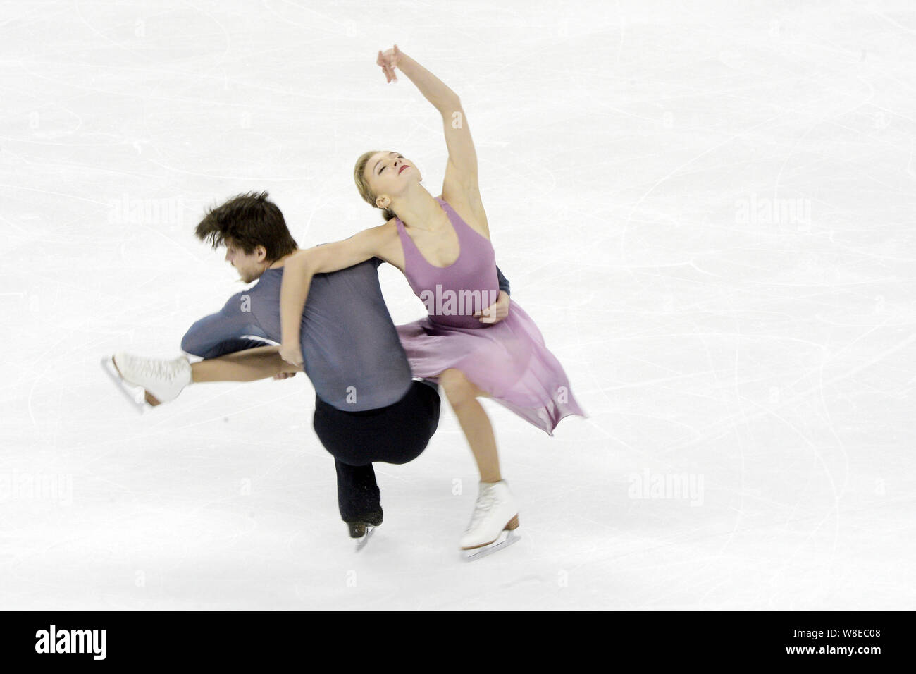 Alexandra Stepanova and Ivan Bukin of Russia perform during the Ice ...