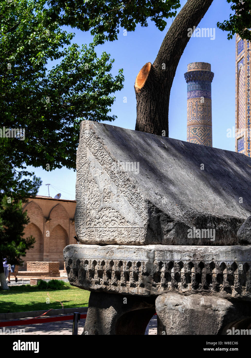 Riesiger Koranständer aus Stein, Bibi-Chanum Moschee, Samarkand ...