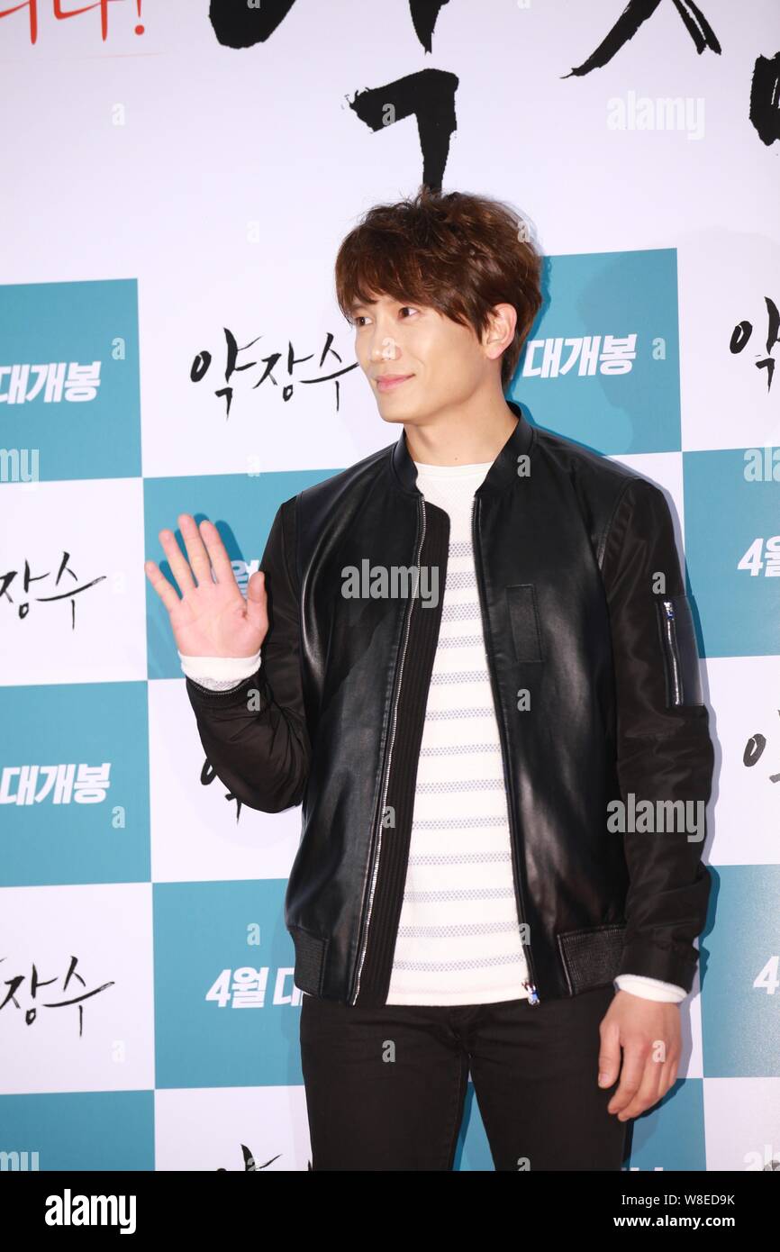 South Korean actor Ji Sung poses on the red carpet as he arrives for a ...