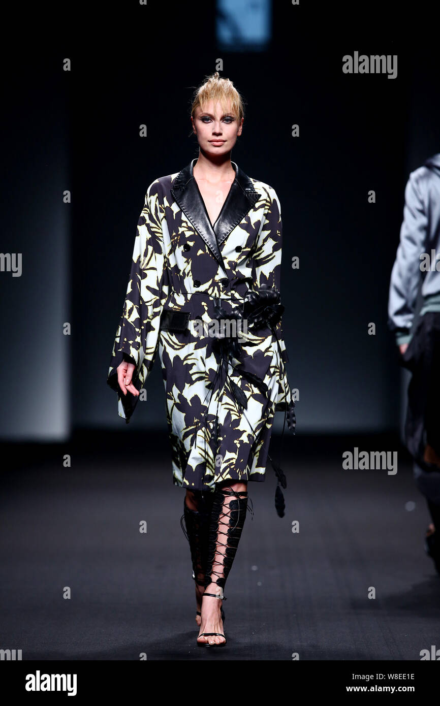 Nn model hi-res stock photography and images - Alamy