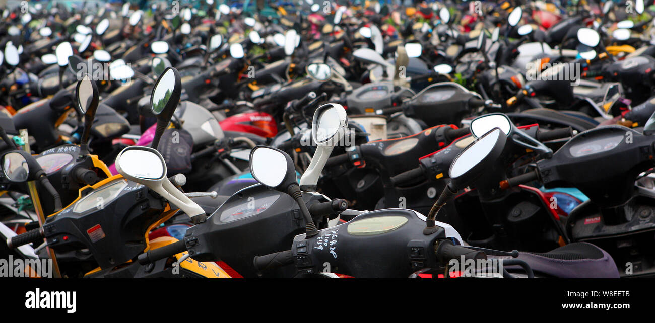 Motorcycle scrapyard hi-res stock photography and images - Alamy