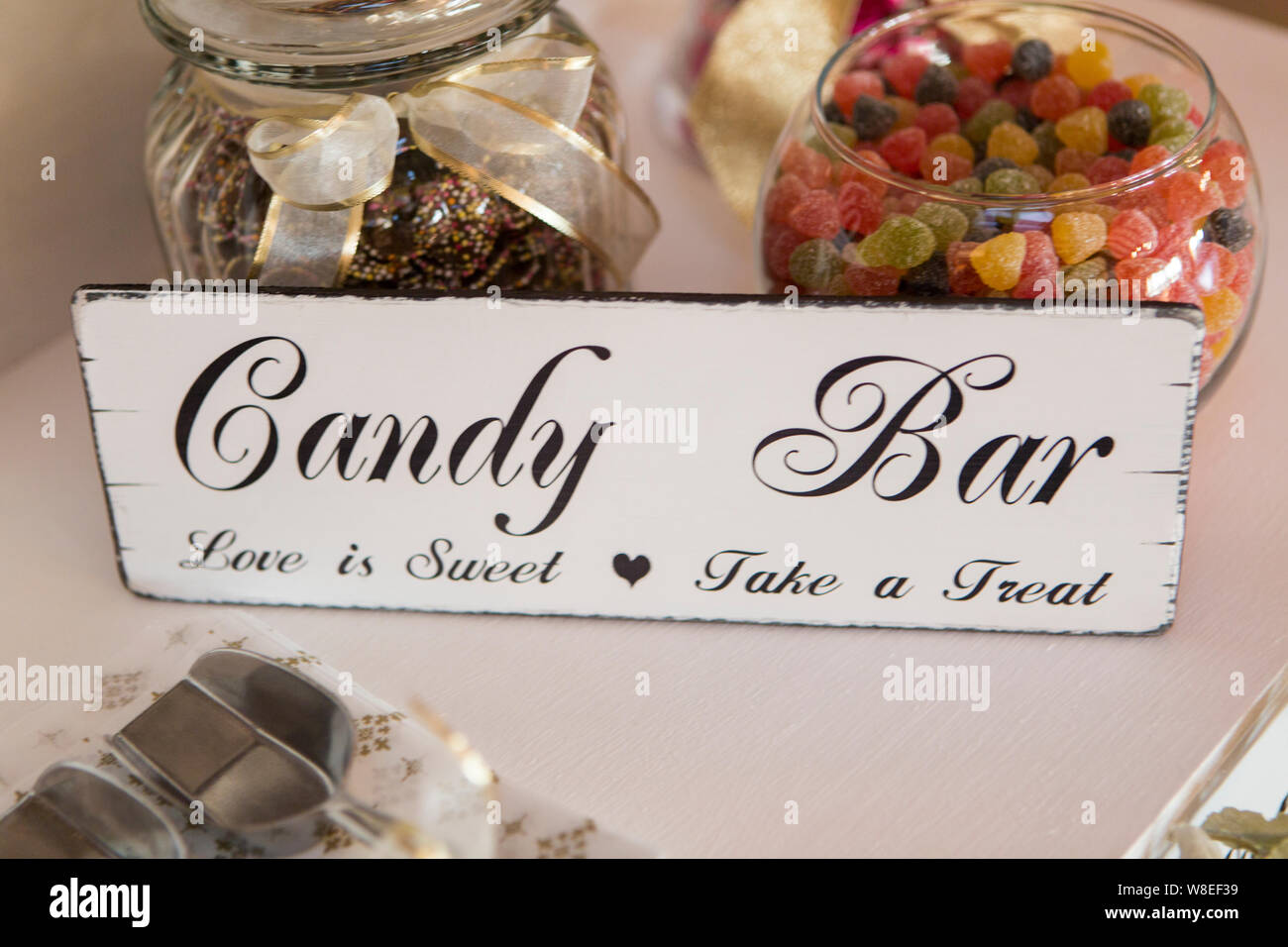 Weddings favours hi-res stock photography and images - Alamy