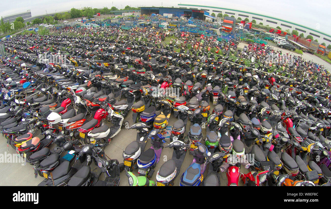 Motorcycle scrapyard hi-res stock photography and images - Alamy