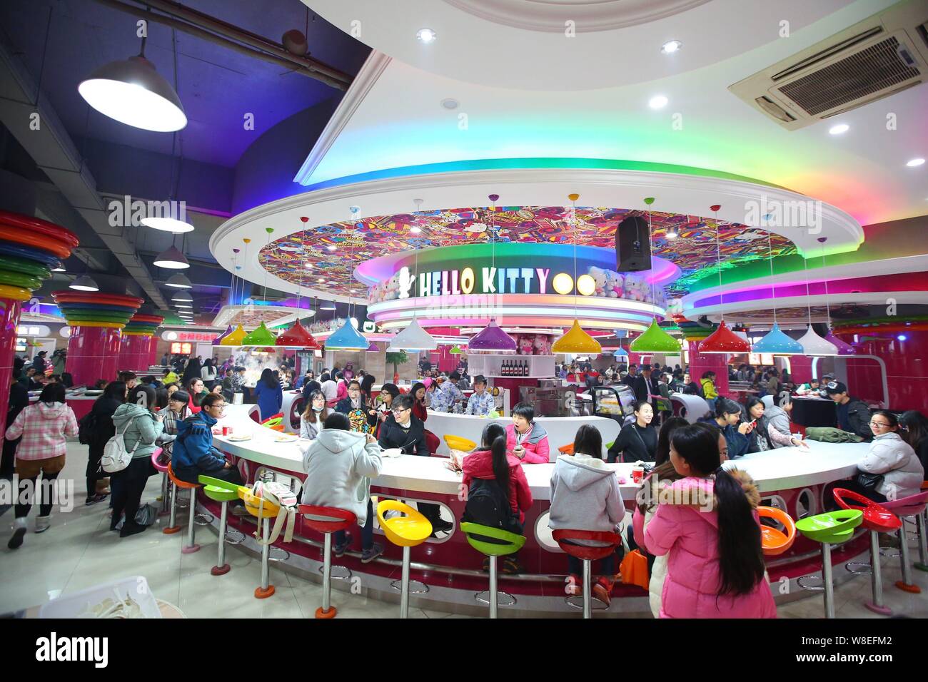 Chinese students eat lunch in the Hello Kitty-themed canteen at ...