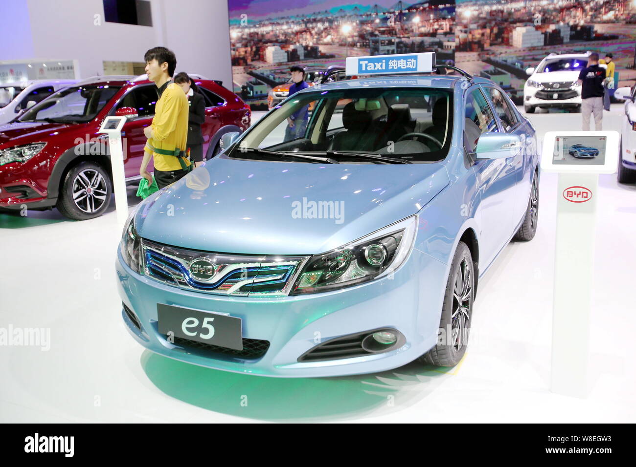 Motor taxi shanghai hi-res stock photography and images - Alamy