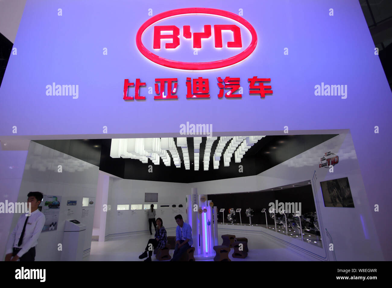 Byd stand hi-res stock photography and images - Alamy